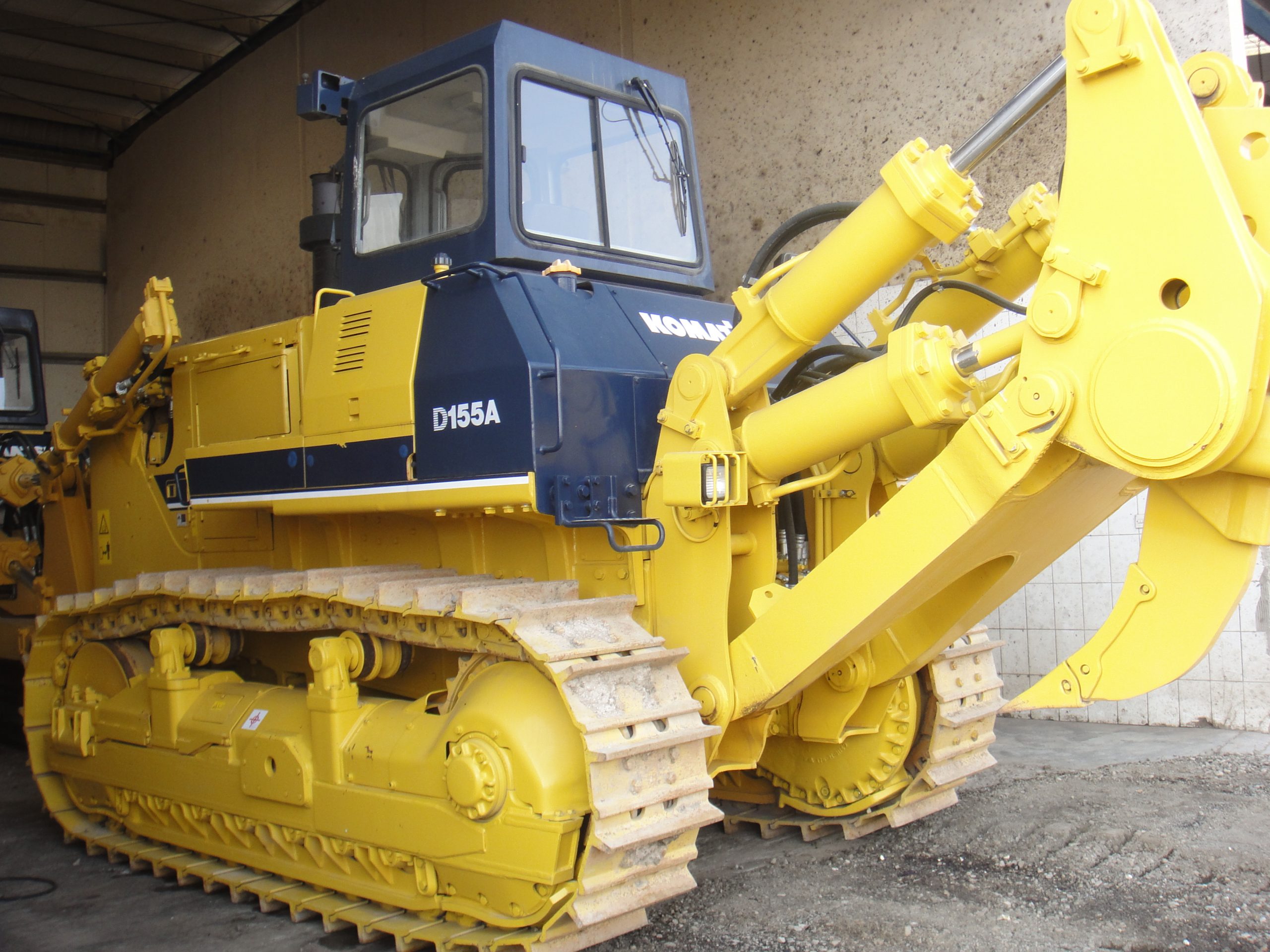 بولدوزر کوماتسو D155A-2H - دوبرال صنعت